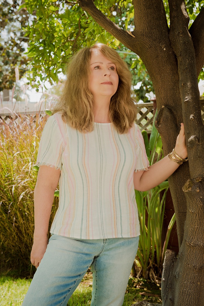 Erica ️ Curvy Mature Entertainer w/Brown Eyes in Los Angeles | Slixa