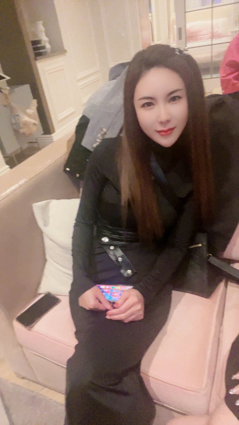 Coco ️ Slender Brunette Female Entertainer in Las Vegas | Slixa