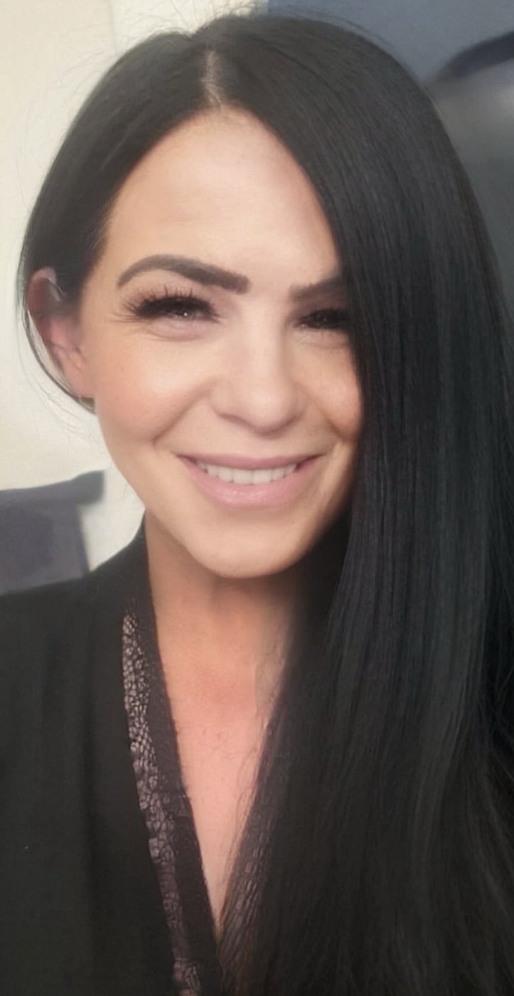 Gigi George ️ Long-Haired Entertainer in Las Vegas | Slixa